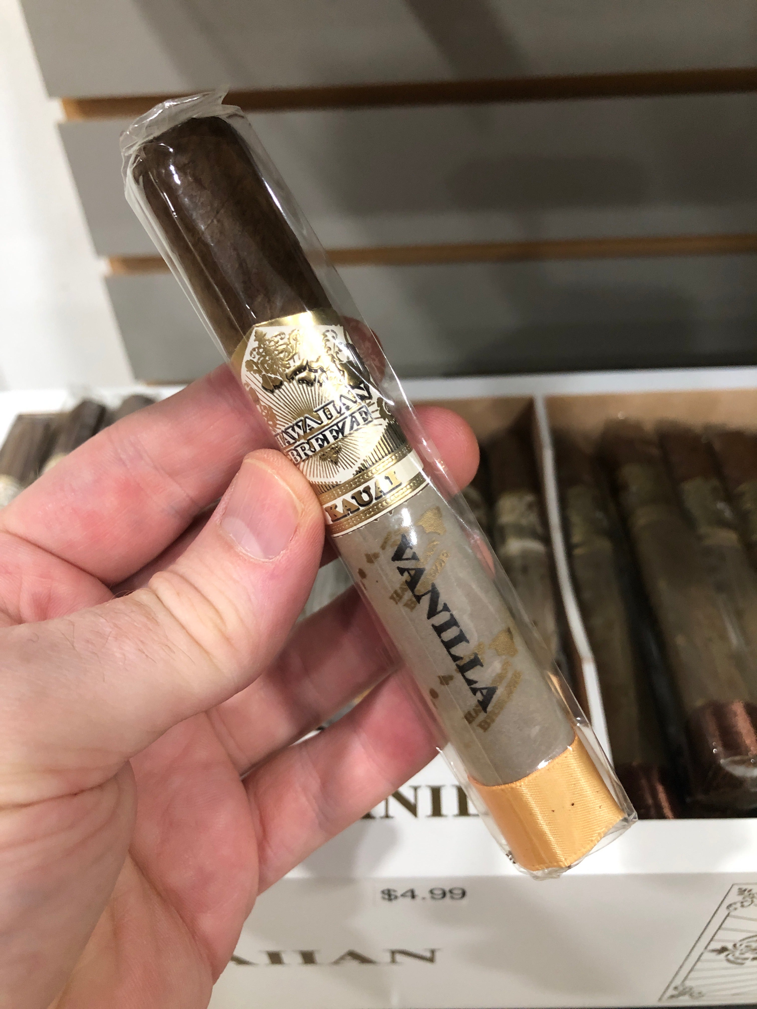 Esteban Carreras - Hawaiian Breeze Vanilla 5x44 – Route 30 Cigars