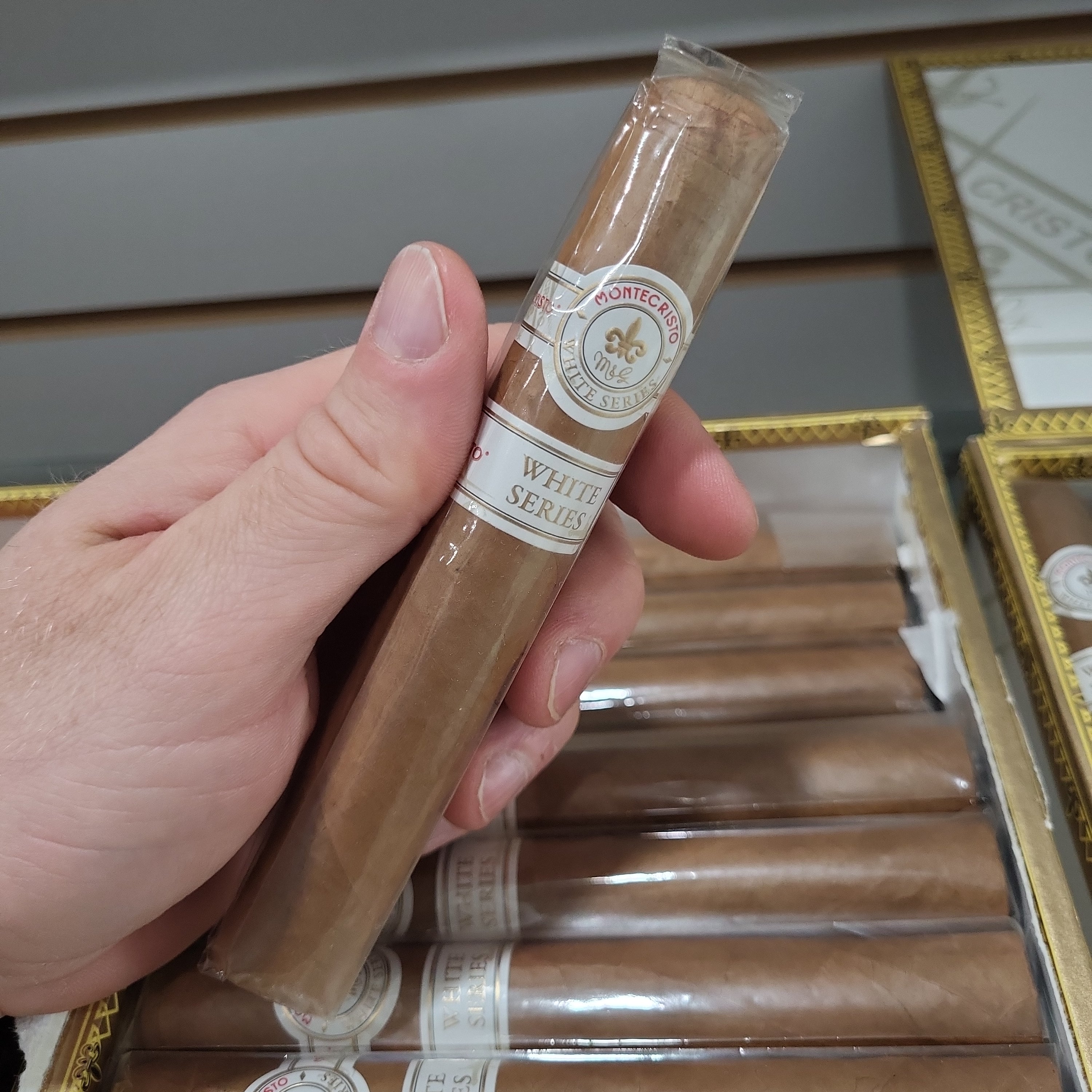Montecristo - White Toro 6x54 – Route 30 Cigars