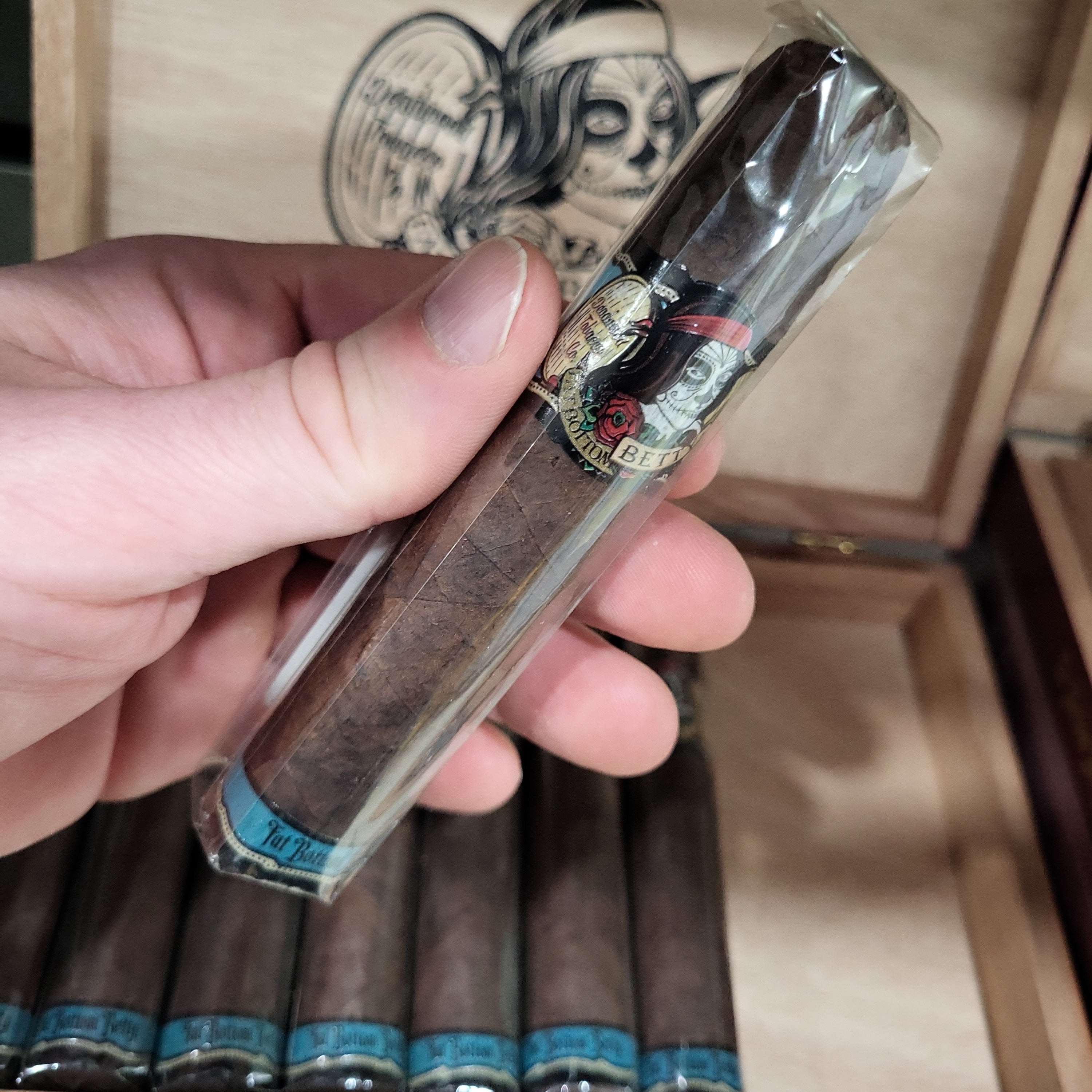 DE Deadwood - Fat Bottom Betty Robusto – Route 30 Cigars
