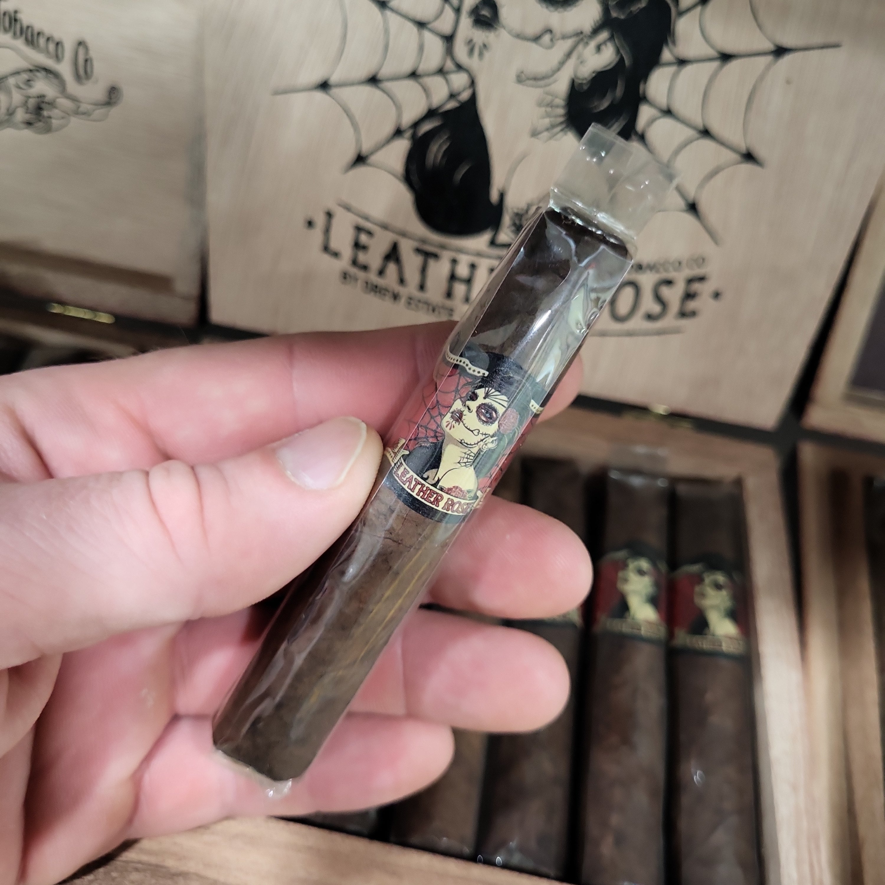 DE Deadwood - Leather Rose Petite Corona – Route 30 Cigars
