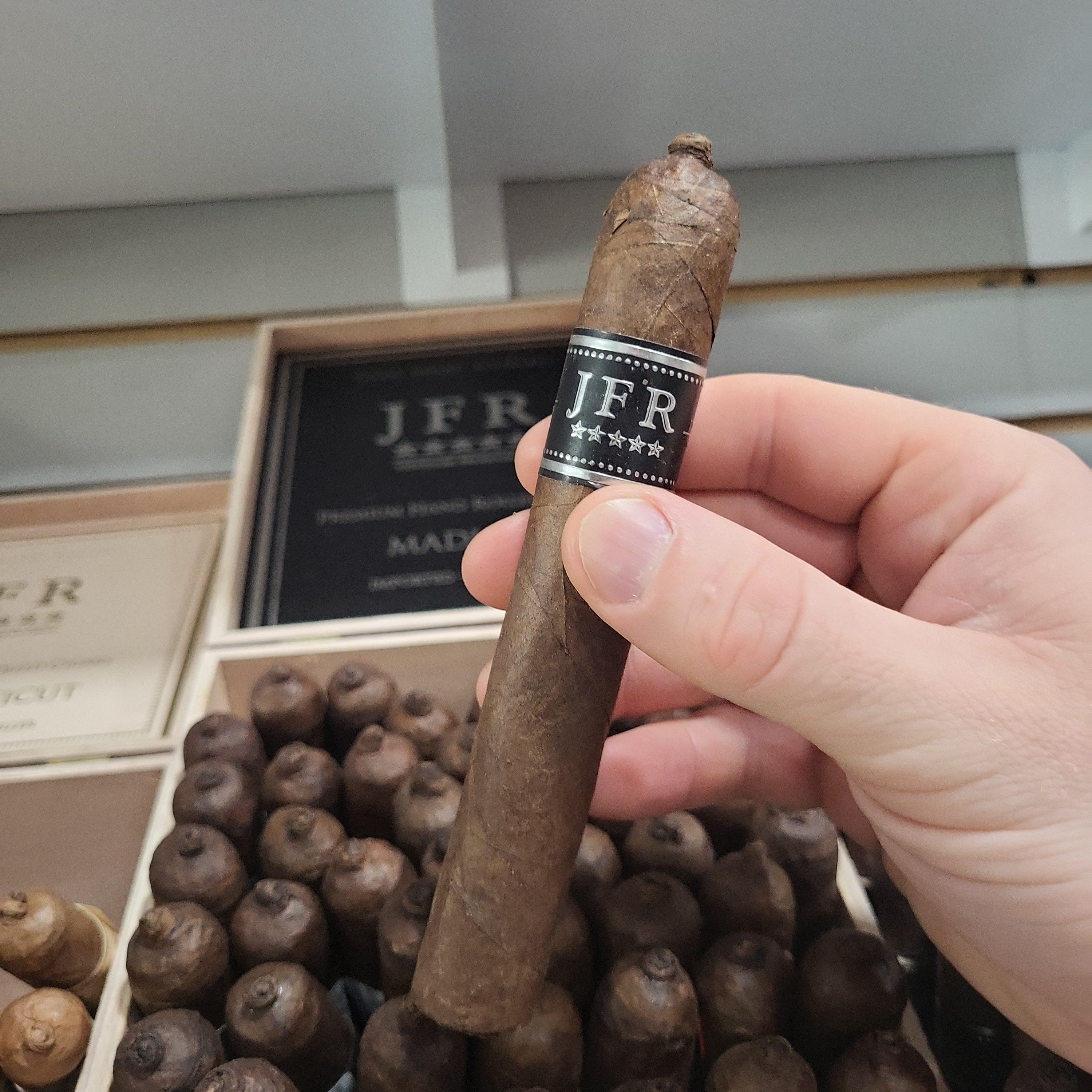 JFR - Maduro Titan – Route 30 Cigars